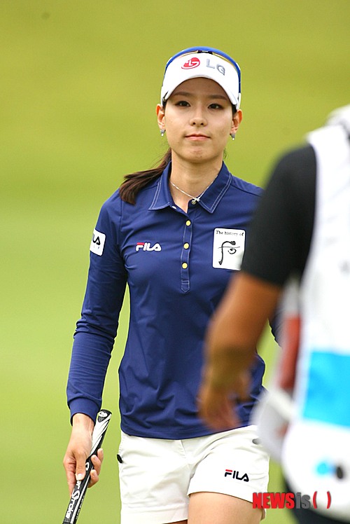 [KLPGA]'미녀 골퍼' 김자영, YTN·볼빅 오픈 1R 공동 선두 :: 공감언론 뉴시스통신사