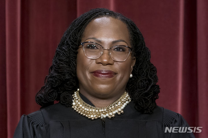 美 첫 흑인여성 대법관 잭슨…"과감한 데뷔와 독립적 행보" :: 공감언론 뉴시스통신사