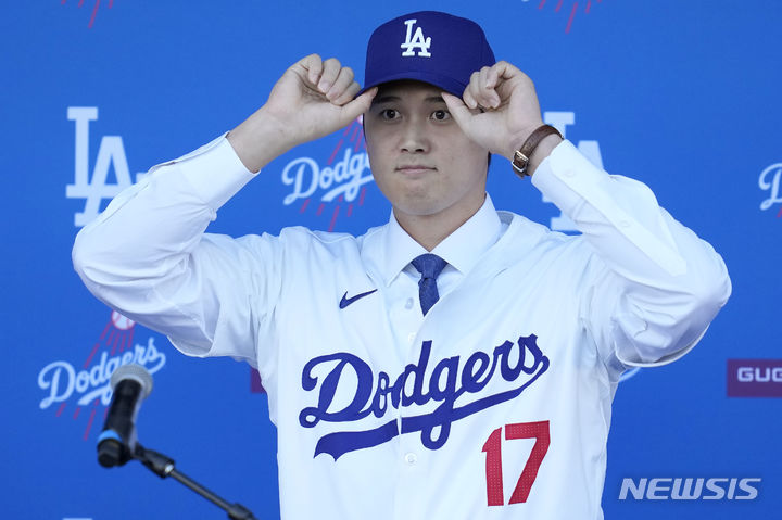 '10년 7억달러' 오타니 쇼헤이, LA다저스 입단 [뉴시스Pic] :: 공감언론 뉴시스통신사
