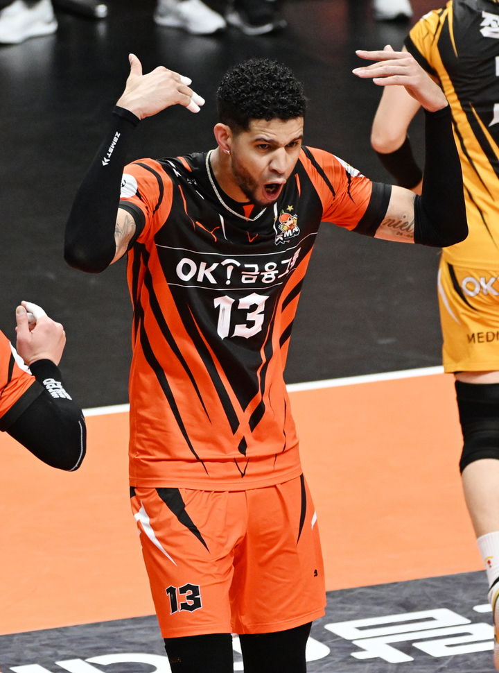 OK금융그룹 레오·현대건설 모마, 프로배구 6R MVP 선정 :: 공감언론 뉴시스통신사