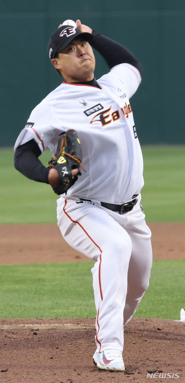 한화 류현진, KBO 100승을 향한 '역투' :: 공감언론 뉴시스통신사